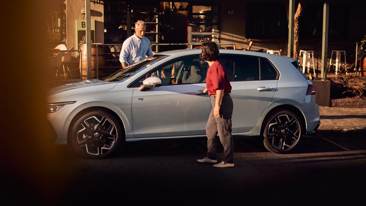 Der neue VW Golf | Spurwechsel- und Spurhalteassistent