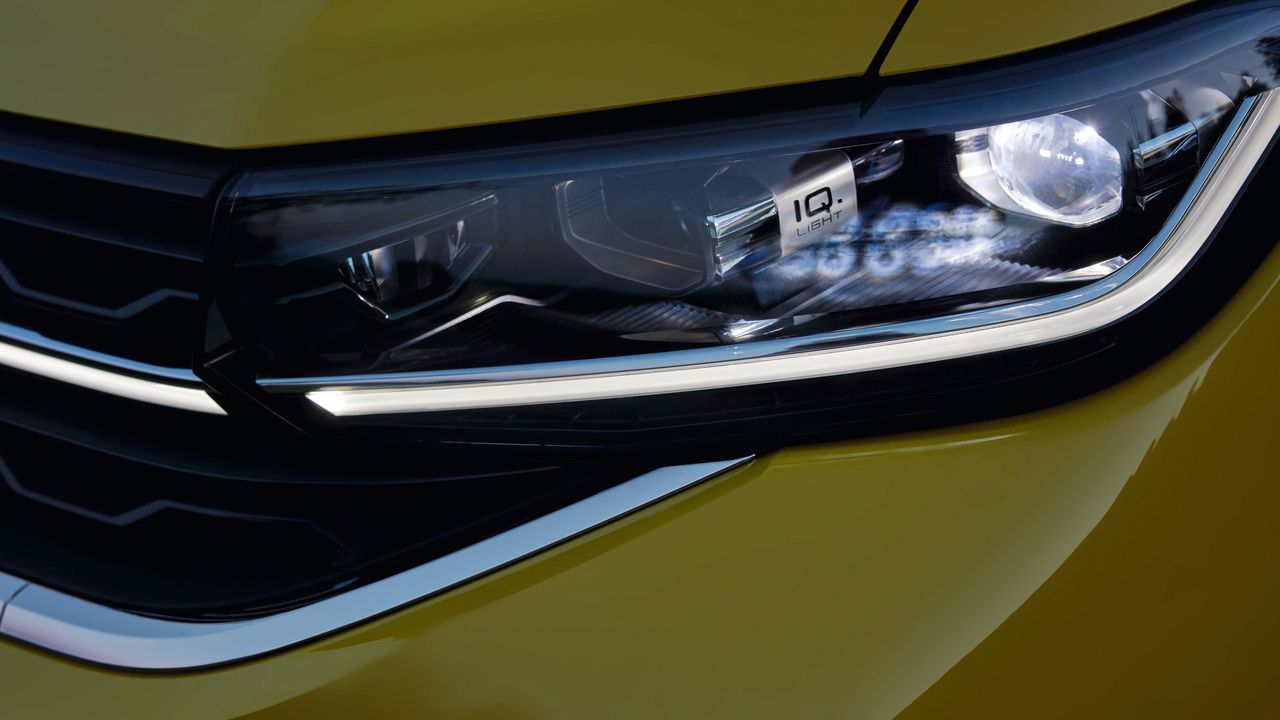 Der VW T-Cross | IQ.LIGHT LED-Matrix-Scheinwerfer | Volkswagen Österreich